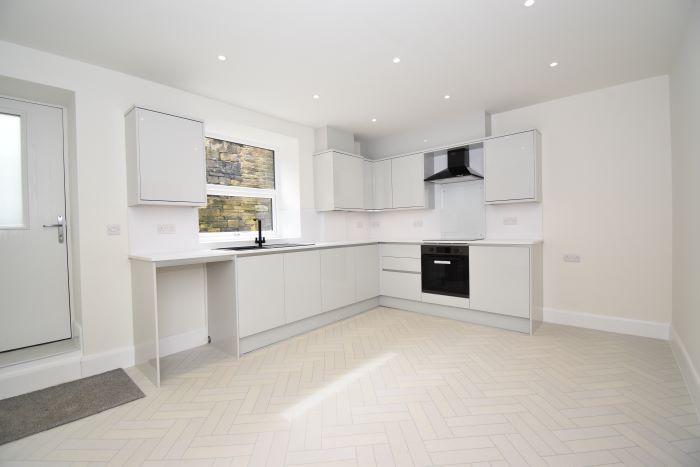 Manchester Road, Slaithwaite | Harvey & Ryall